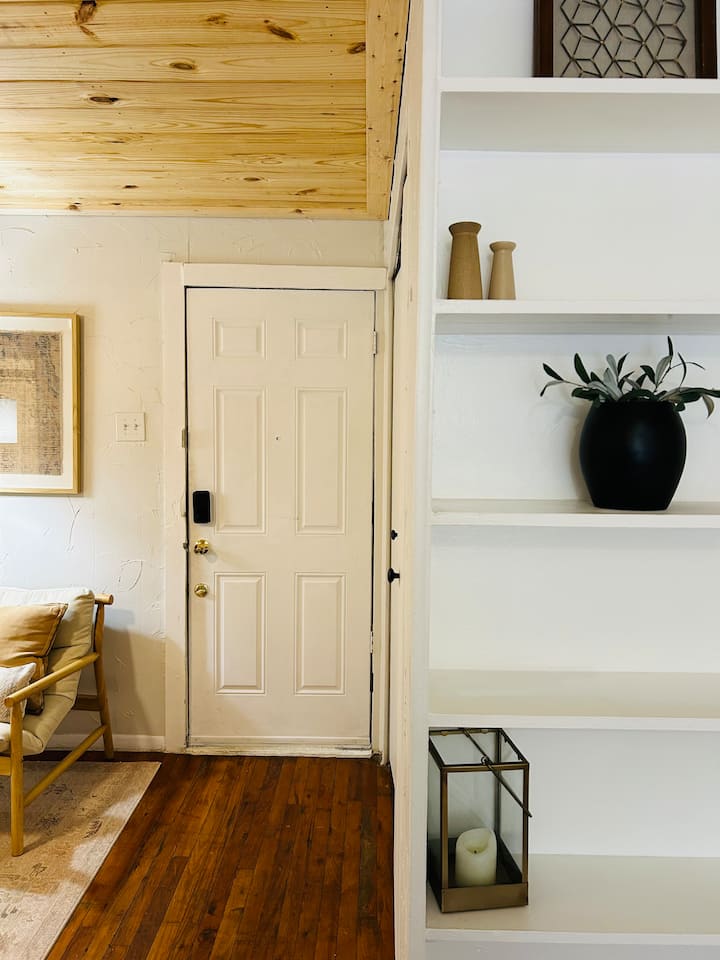1 Min Walk To W. Magnolia - Cozy Modern Studio! - Fort Worth, TX