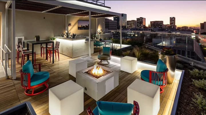 Modern 2br W/gym, Pool, Parking, Hot Tube - Burbank, CA