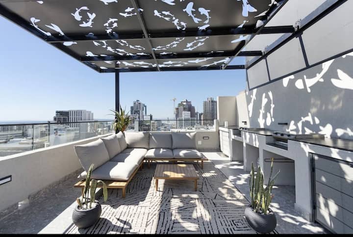 The Tokyo | Rooftop Pool & Luxe Living Cape Town - ケープ・タウン