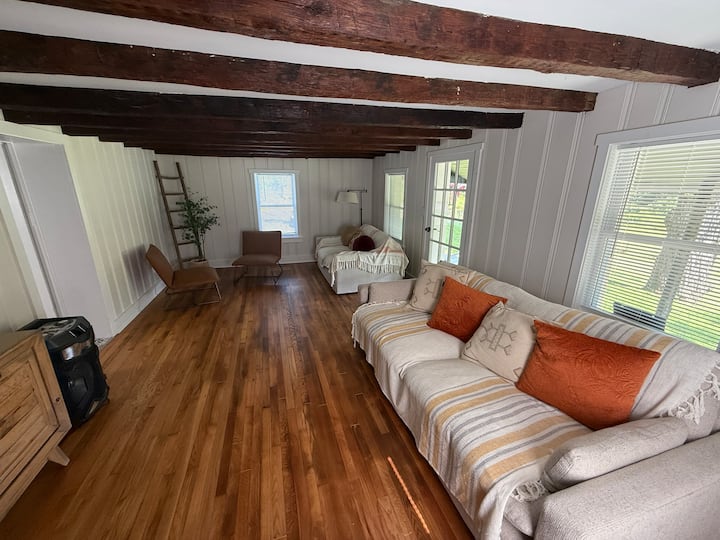 Updated 11.5 Acre Farm Retreat - Hampstead, MD
