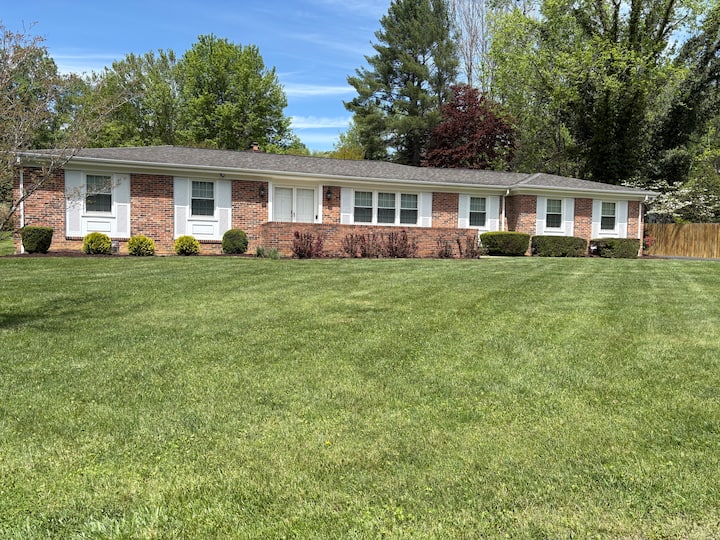 Whole House! 9 Miles To Bristol Motor Speedway! - Bristol, TN