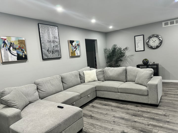 Convenient, Modern 2br House - Southfield, MI