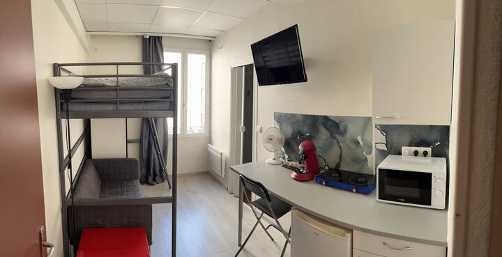 Studio Entier 408 Face à La Gare Sncf - ibis budget Clermont Ferrand Sud