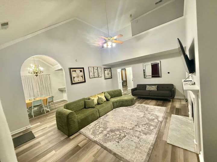 5br + Extra Space Beds Luxury Home Designed - Germantown, TN