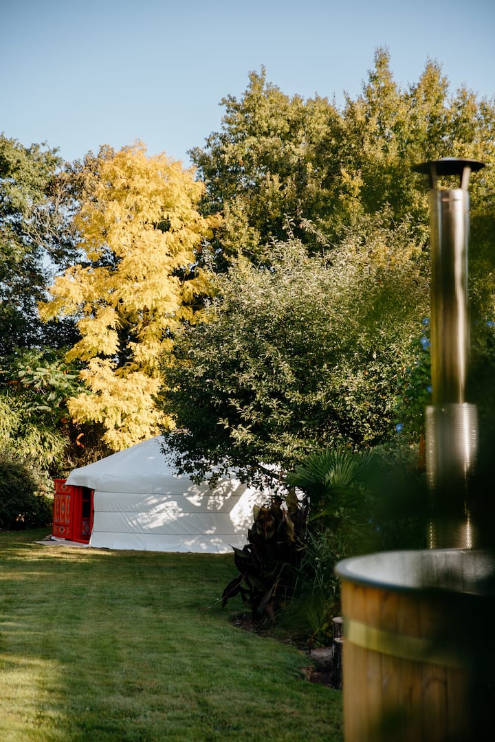 Yourte Mongole En Bretagne Avec Bain Nordique - Guichen