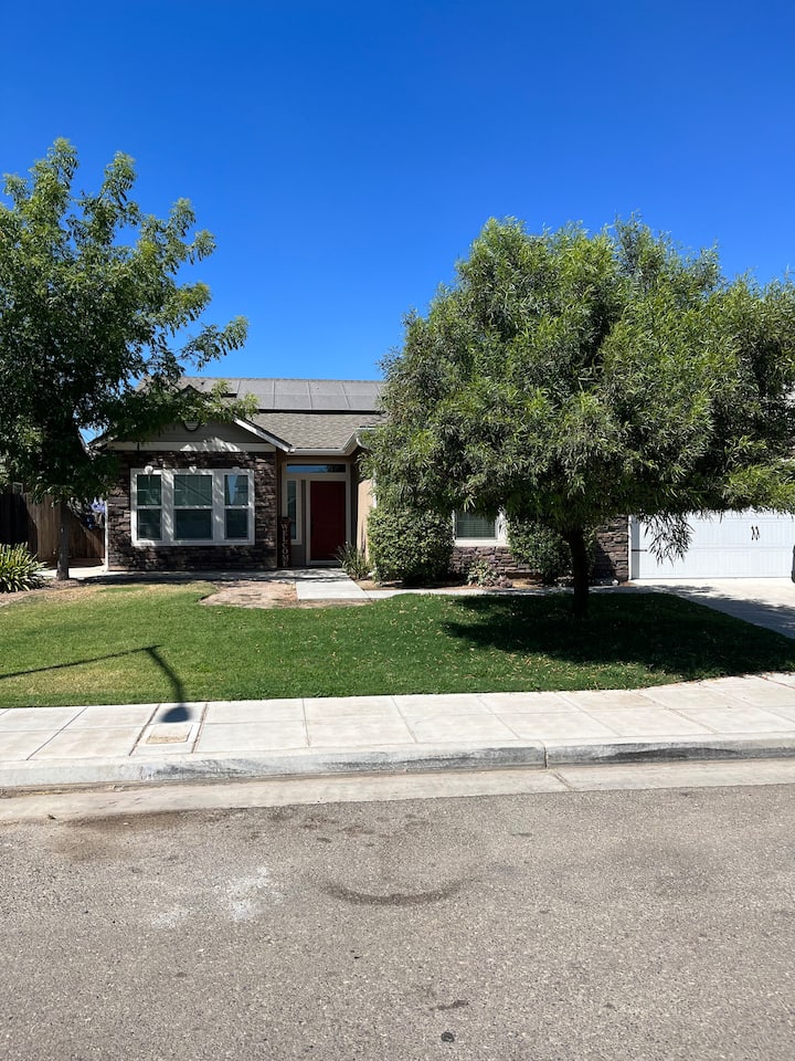 Spacious 5bd/3bt Home In Nw Area - Fresno, CA