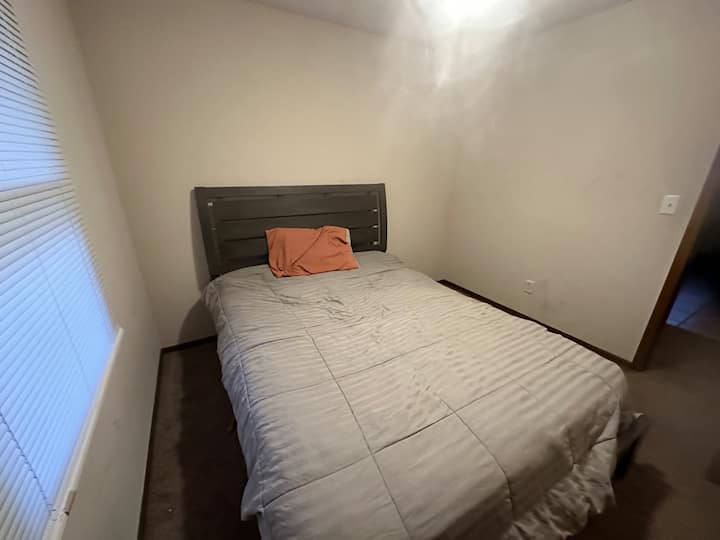 Renting This Comfy Room - Rockford, IL