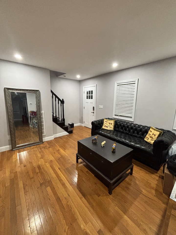 Private 4 Br House In Hewlett ! - Long Beach, NY