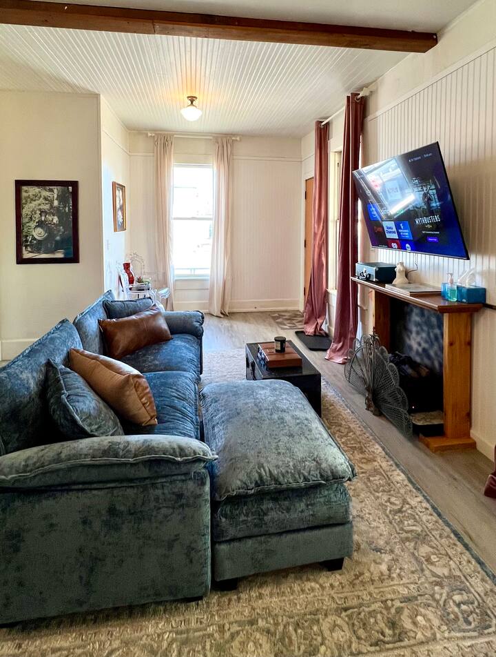 Downtown Corner Apt With Ocean Views - Fort Bragg, CA