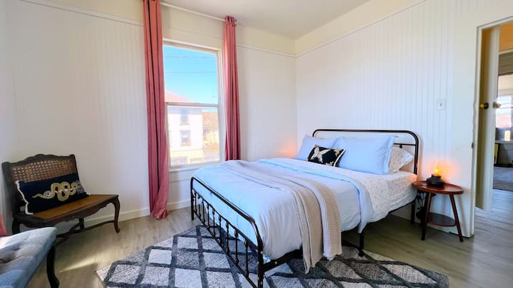 1890's Charm W/ Modern Comforts Downtown - Fort Bragg, CA
