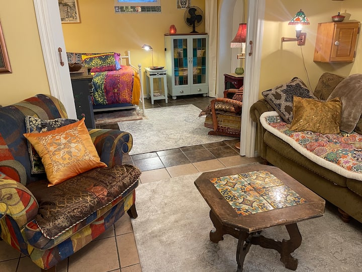 The Downtown Snooze, Apt. A-the Cozy Boho Snooze! - Castlegar