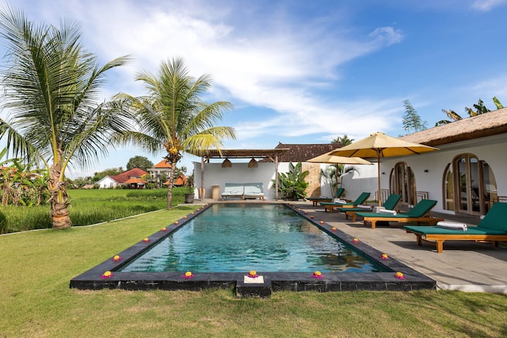 Ubud Luxurious And Spacious Bohemian 4br Villa - Ubud