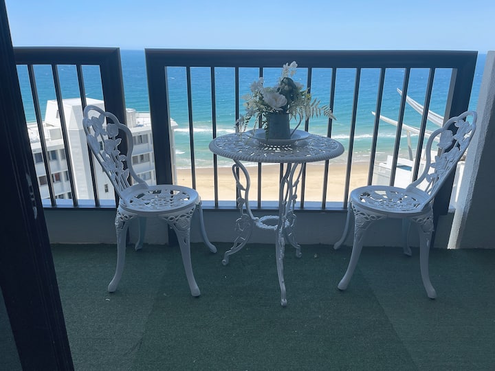 Amazing Ocean Views 22fl Private Room And Balcony - Surfers Paradise