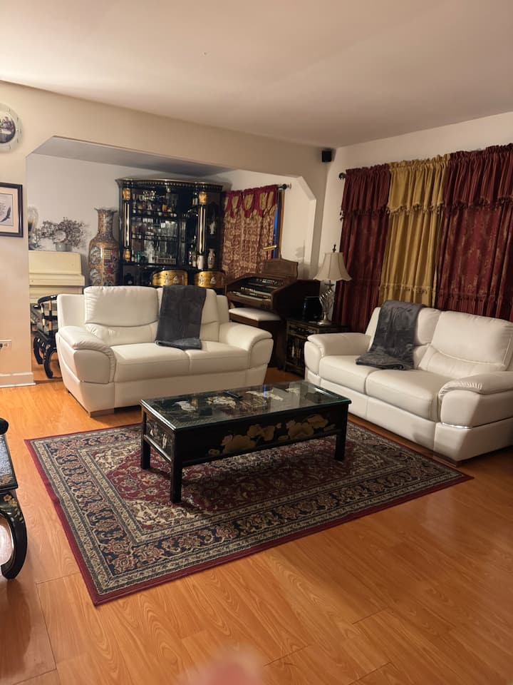 Bulnes Casa, Ranch Style, Home Away From Home - Elgin, IL