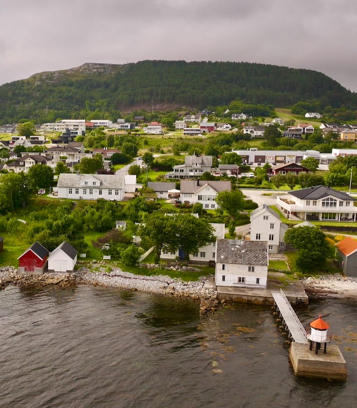 Sjarmerende Prestegård Ved Sjøen – Nær ÅLesund - Ålesund