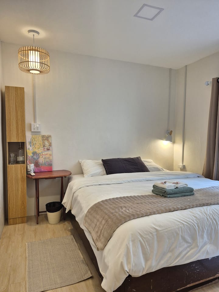 Cozy Room With King Bed In Cat House Near Bts, Mrt - バンコク