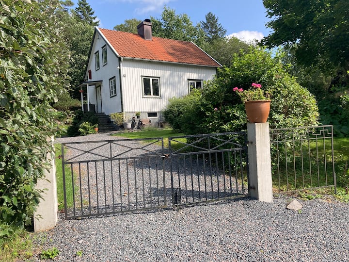 Stort Hus Med Stuga På Vacker Tomt Nära Göteborg. - Mölndal