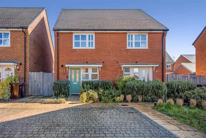 Lovely 2 Bedroom Home - Andover
