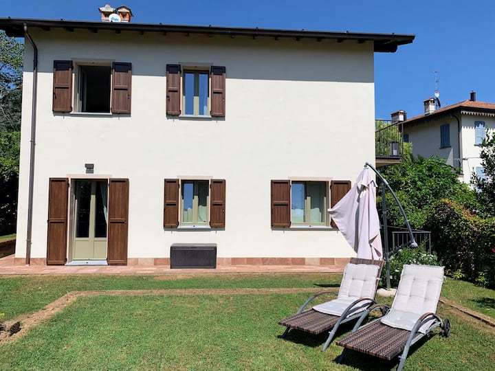 Villa La Bolvedrina: Apartment With Private Garden - Tremezzina