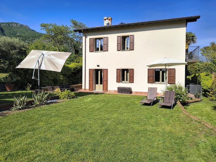Villa La Bolvedrina: Apartment With Private Garden - Tremezzina