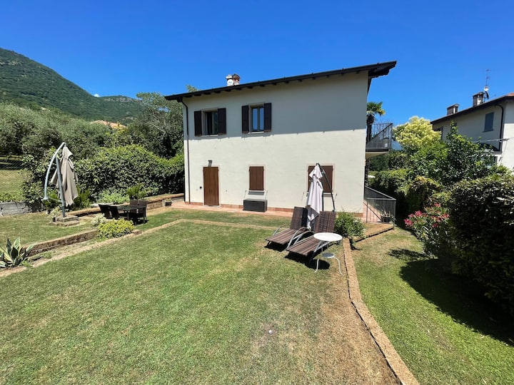 Villa La Bolvedrina: Apartment With Private Garden - Tremezzina