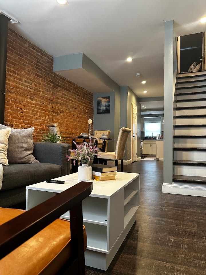 Town House | 2 Bedroom | Sleep 4 | 1.5 Baths - Baltimore, MD