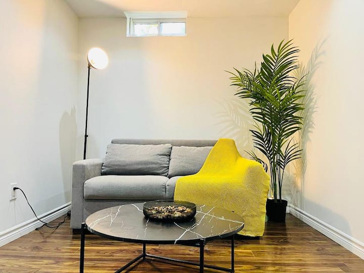 Cozy Basement With Private Access - Milton