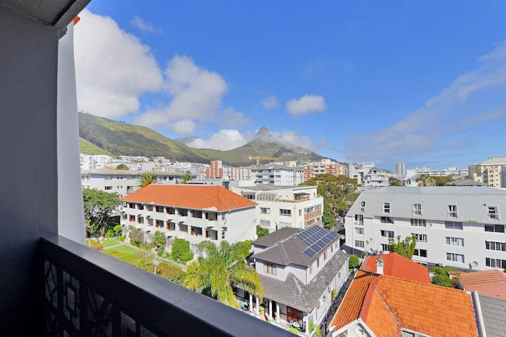Sea Point 2br With Rooftop Pool And Concierge - Cape Town