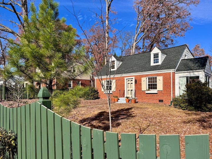 Stylish West End Cottage - Richmond, VA