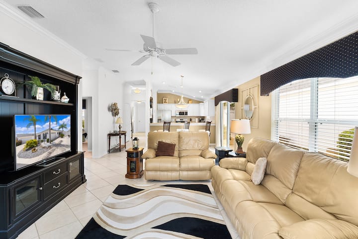 Prime Location! Golf Cart Included. - The Villages, FL