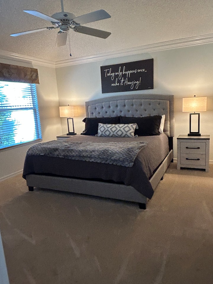 Prime Location! Golf Cart Included. - The Villages, FL