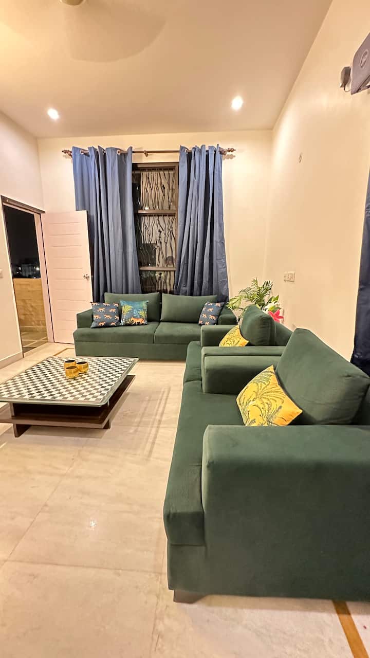 Desire Homestay-  2bhk With Terrace - 諾伊達