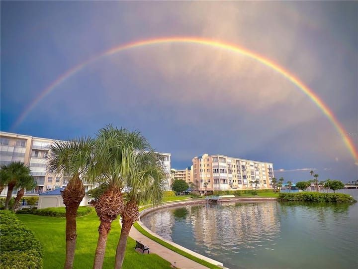 Stunning Florida Island Condo By St Pete Bch. - St. Pete Beach, FL