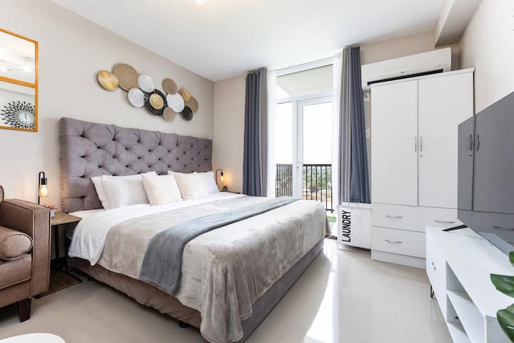 Stylish Minimalist Studio W/ Balconynear Airport - Lapu-Lapu City