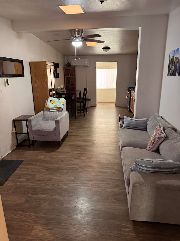 Private 2 Bed/1 Bath With Yard/ac/laundry/parking - Tucson, AZ