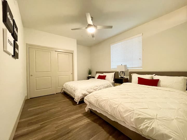 Irvine Dj Plaza Two Queen Beds 1b1b Apt - Orange County, CA