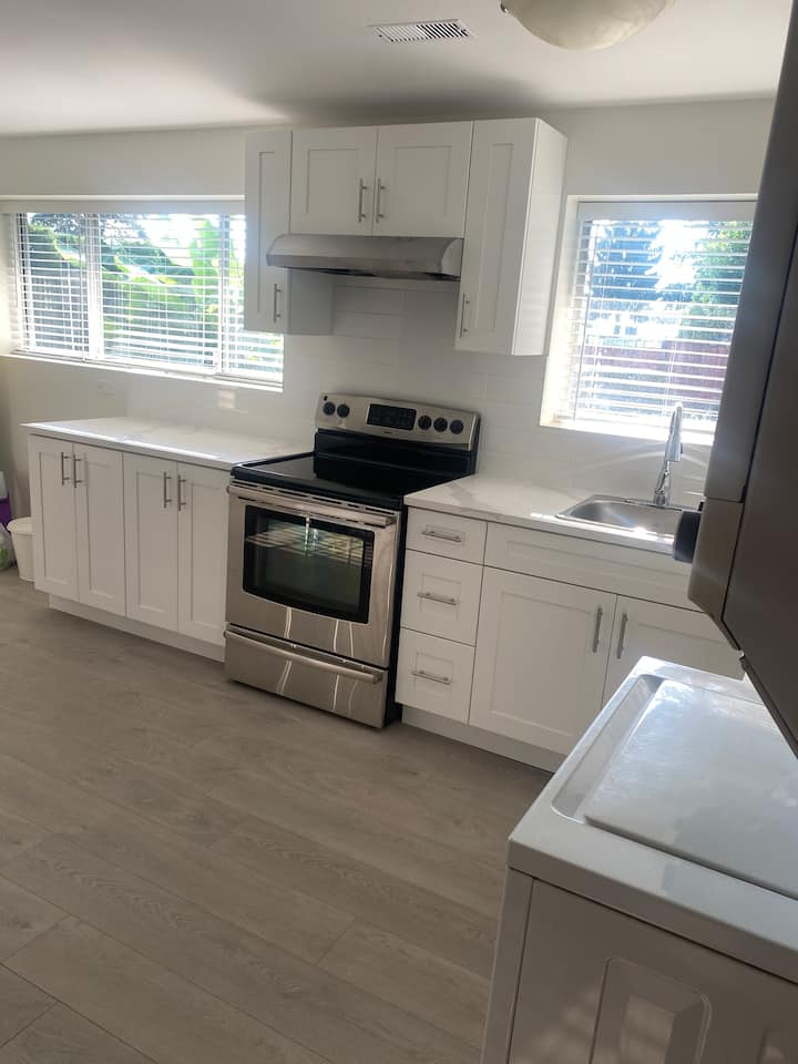 Newly Renovated Suite. - Coquitlam