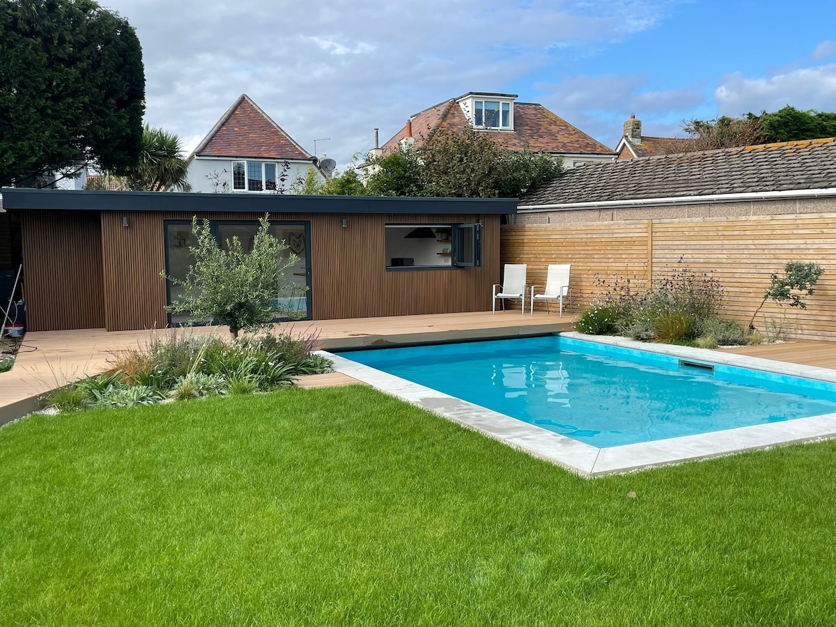 Bournemouth Beachfront Holiday Rentals - England, United Kingdom | Airbnb