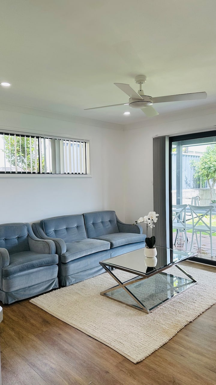 Two Bedroom Private Appartment. - The Entrance