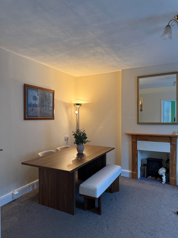 Charming Apartment In Peaceful Basingstoke Setting - Basingstoke