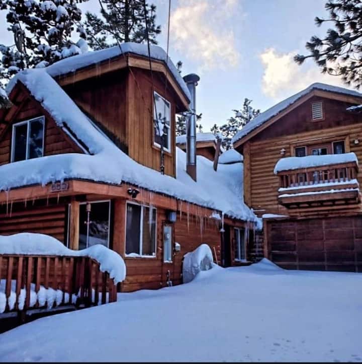 The Upper Branch: Jacuzzi, Fire Pit, And Bar! - Big Bear, CA