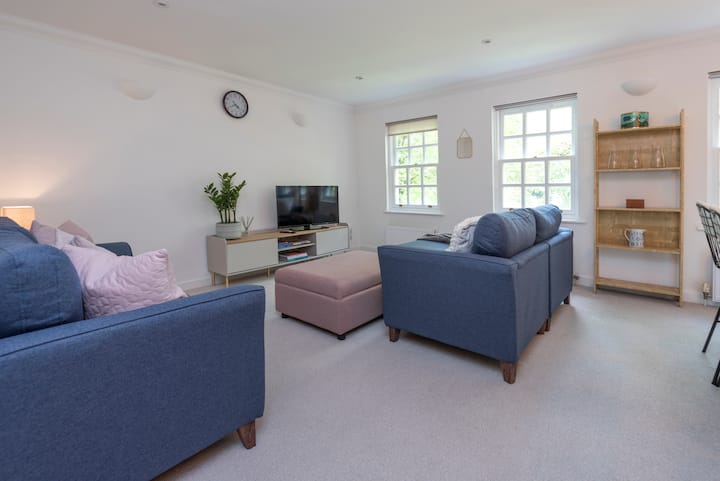 - Tranquil & Stylish Mews Flat - - London