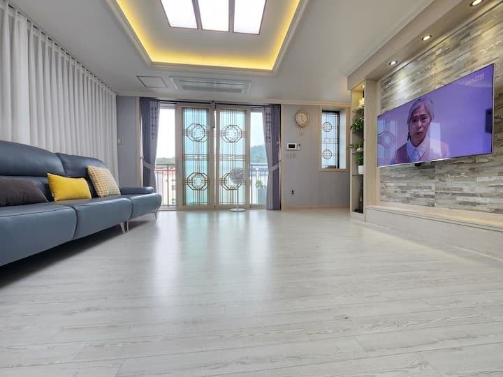 넓은신축단독,32평(매우깨끗) 침실2개,화장실2개. 큰거실과주방
6인가능 - Mokpo-si