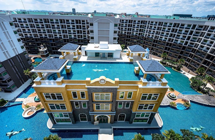 Huge Swimming Pool, Arcadia Continental 1 Bedroom - Pattaya