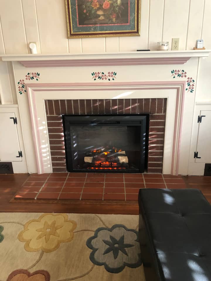 Historic 1875 Kitchen House - Jacksonville, OR