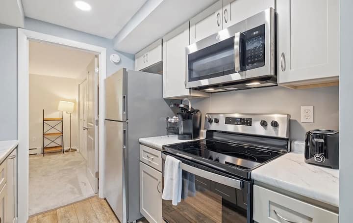 Newly Renovated, Downtown Dover - Dover, NH