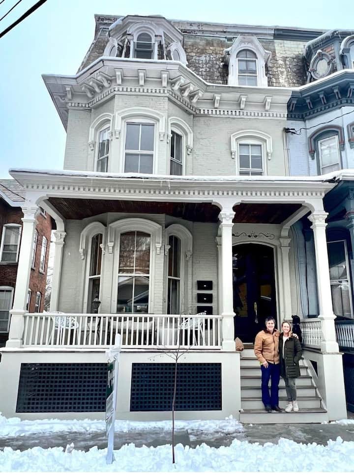 Old World Romance In The Center Of Saratoga! - Saratoga Springs, NY