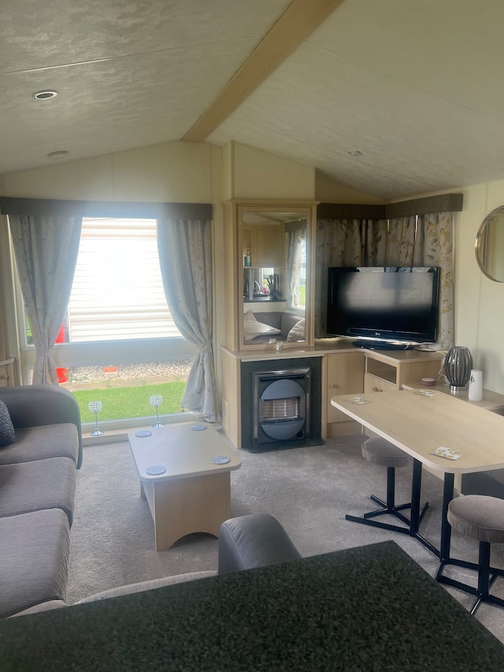 Well Presented 8birth Caravan - Ingoldmells