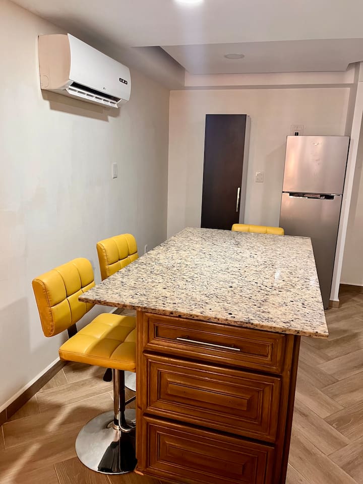 1  Queen, 1 Matrimonial, Climatizado, Zona Altama. - Tampico