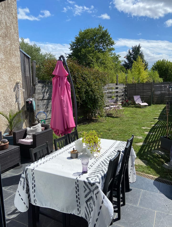 Charmante Maison De Bourg Avec Jardin Clos - Vallet